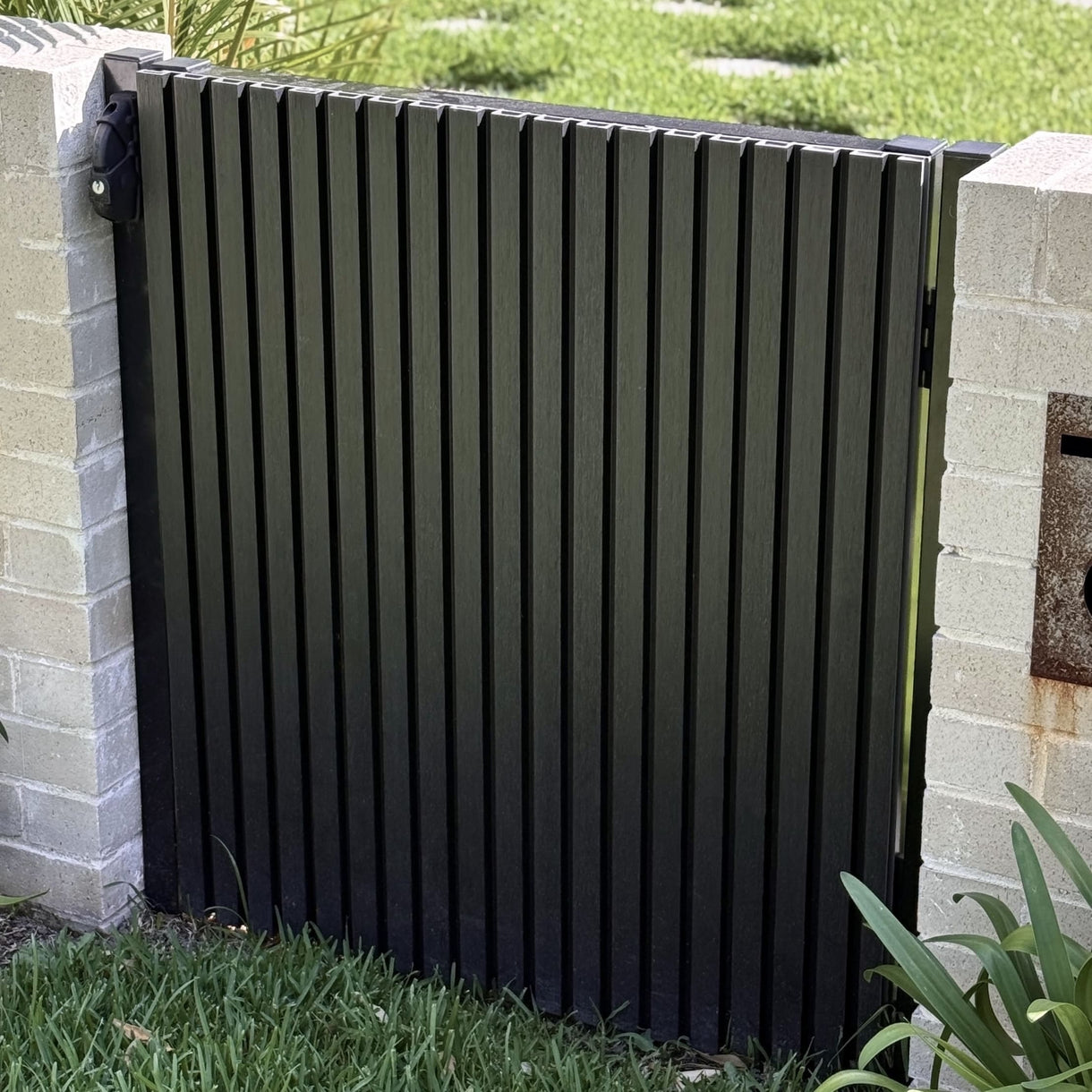 Exterior Black Timber Cladding modern Outdoor Feature Wall Ceiling ...